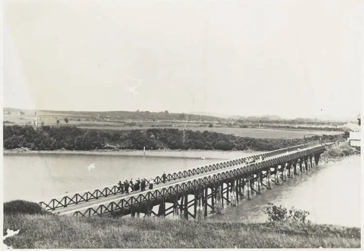 The First Panmure Bridge, c1900 | Record | DigitalNZ