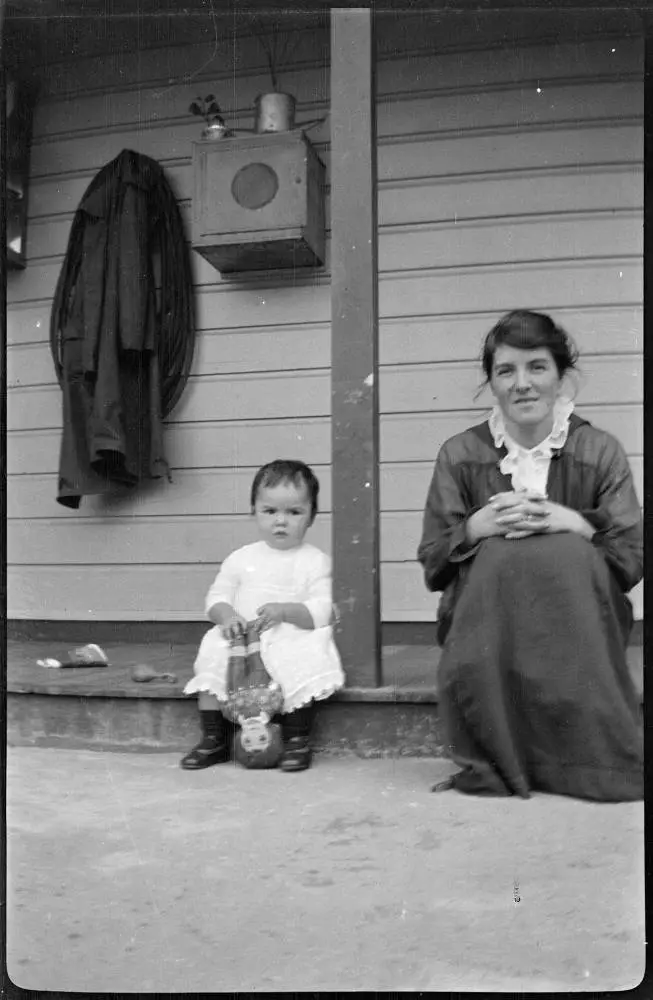 Woman and child at the Burrell family home, Trentham | Record | DigitalNZ