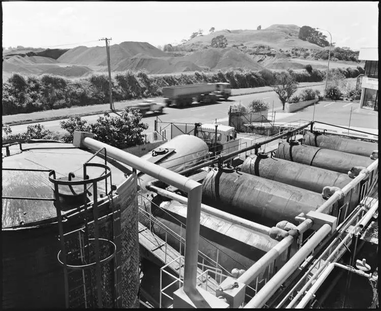 Bitumix Factory, Mount Wellington, 1989 | Record | DigitalNZ