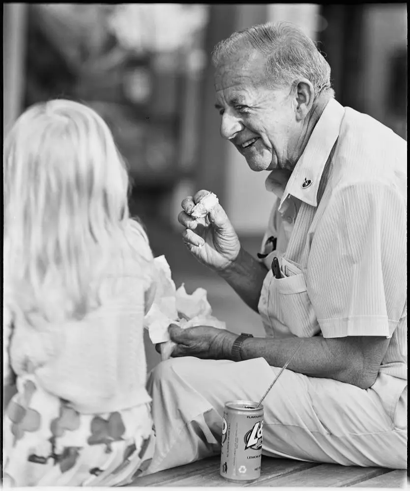 Man and Child, Queen Street, Auckland Central, 1989 | Record | DigitalNZ