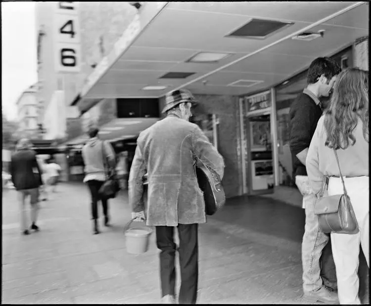 Busker John Hartles, Queen Street, 1989 | Record | DigitalNZ