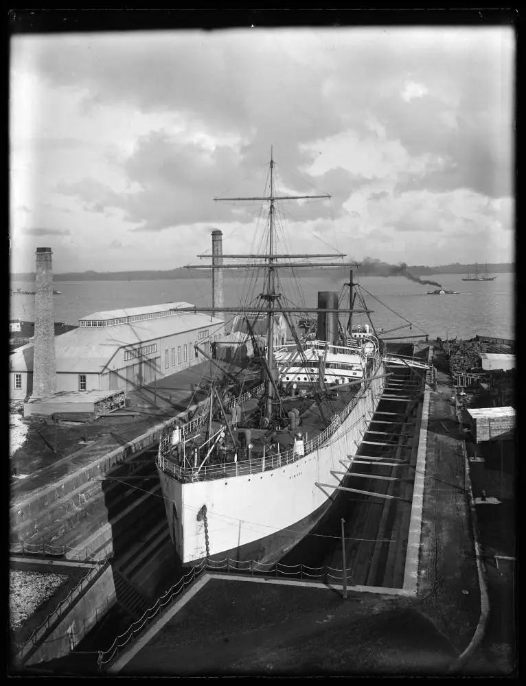 The SS Niwaru, Calliope Dock, Devonport, 1903 | Record | DigitalNZ
