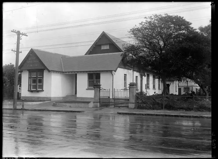 Epsom Public Library, Manukau Road, 1925 | Record | DigitalNZ