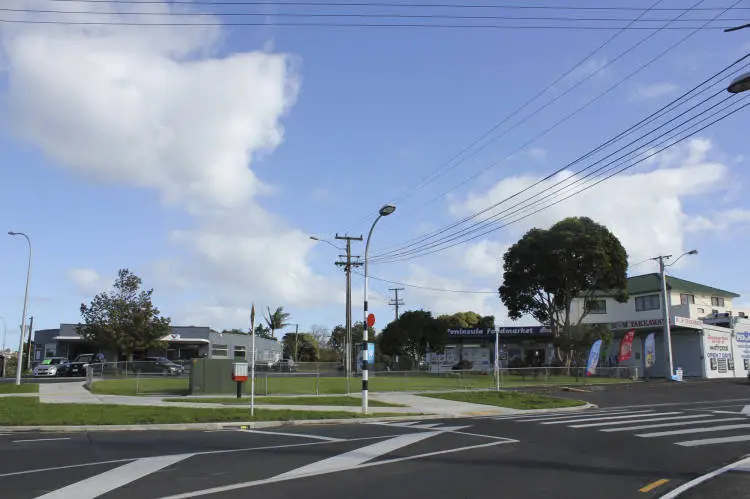 Shops on Wharf Road, Te Atatu Peninsula. | Record | DigitalNZ