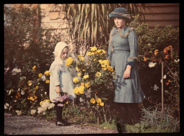 Averil and Constance Frith, c1912 | Record | DigitalNZ