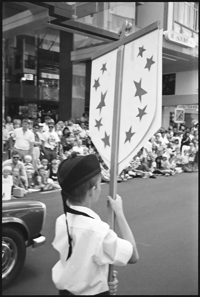 Farmers Santa Parade, Queen Street, 1989 | Record | DigitalNZ