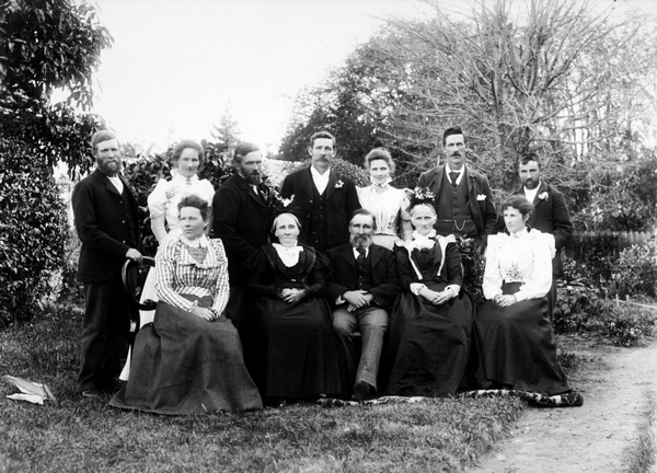 Dagg family portrait | Record | DigitalNZ