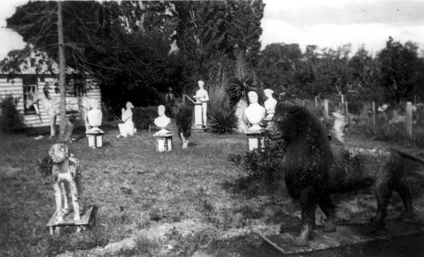 George Wakelin's statues | Record | DigitalNZ