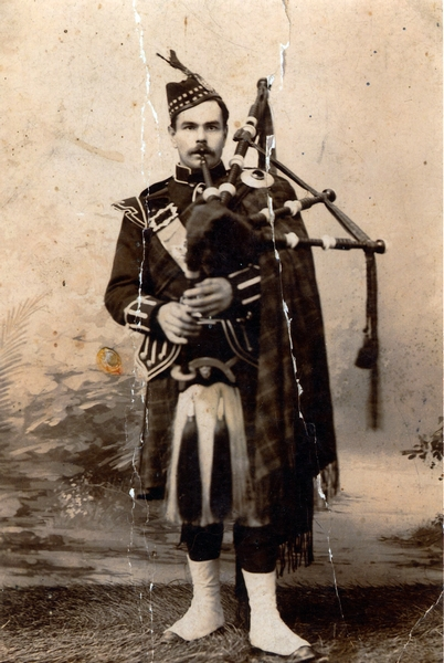 Walter Sutherland playing bagpipes in a photographic studio | Record ...