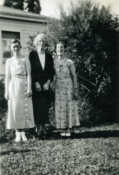 Joan, Susan and Daphne Allen : Digital image | Record | DigitalNZ
