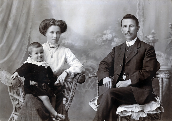 James and Susanna Heyward with son Charles : Photograph | Record ...
