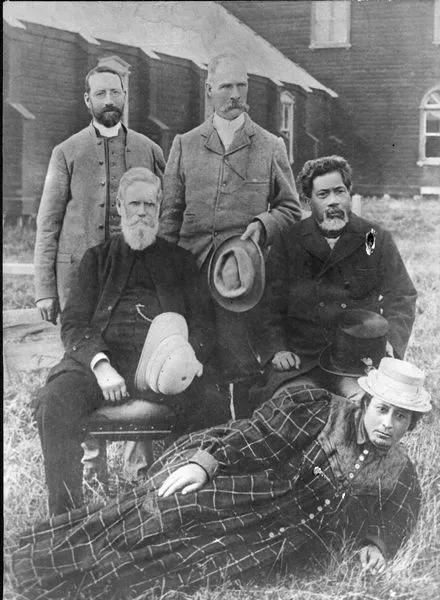 Maori and Pakeha at Papawai : Photograph | Record | DigitalNZ