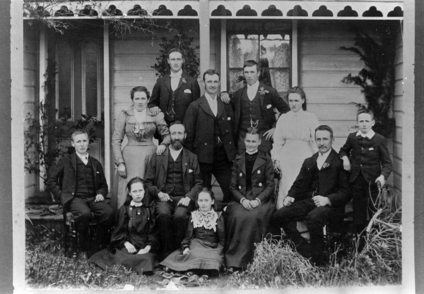 Shute family photograph | Record | DigitalNZ