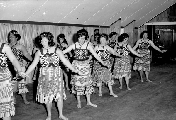 Photographs: Maori Concert Party | Record | DigitalNZ