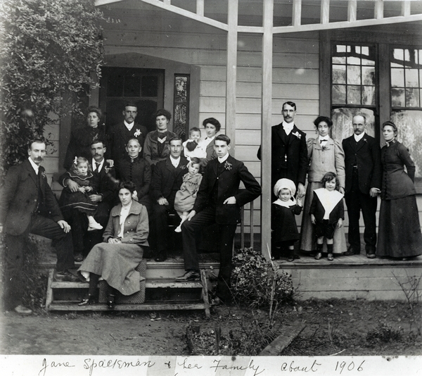 Jane Spackman and her family : Photograph | Record | DigitalNZ