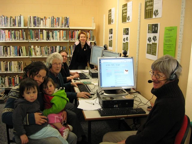 Busy computer suite, Waipawa Library | Record | DigitalNZ
