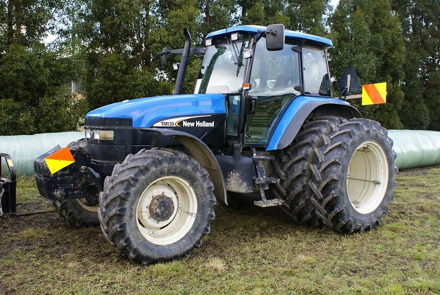 New Holland TM 130 | Record | DigitalNZ