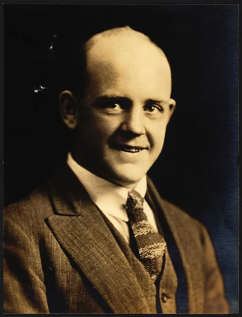 Henry Gordon Munro passport photo | Record | DigitalNZ