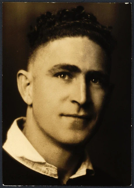 William Edward Hadley passport photo | Record | DigitalNZ