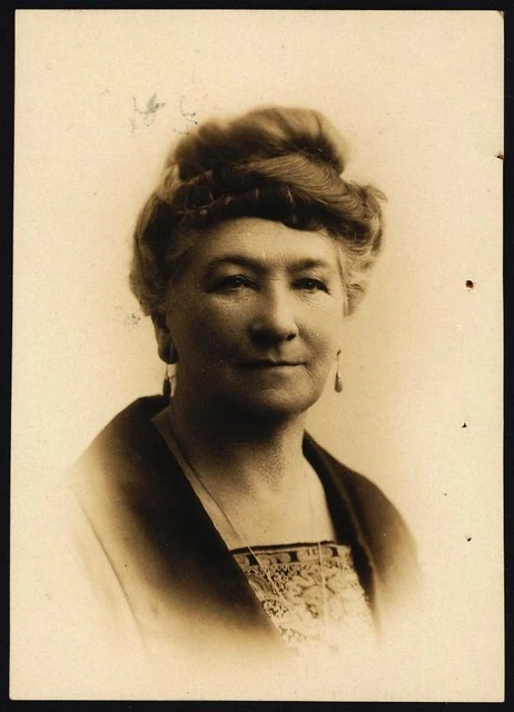 Ada Stringer passport photo (1924) | Record | DigitalNZ