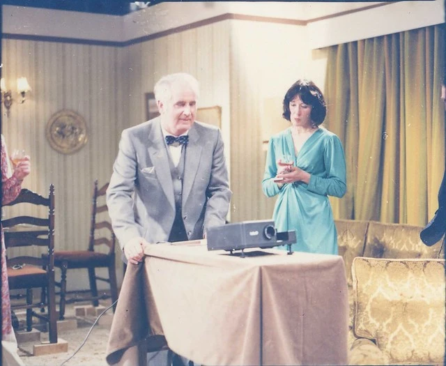 Mr Lewis Calling - Studio Set (TVNZ) | Record | DigitalNZ