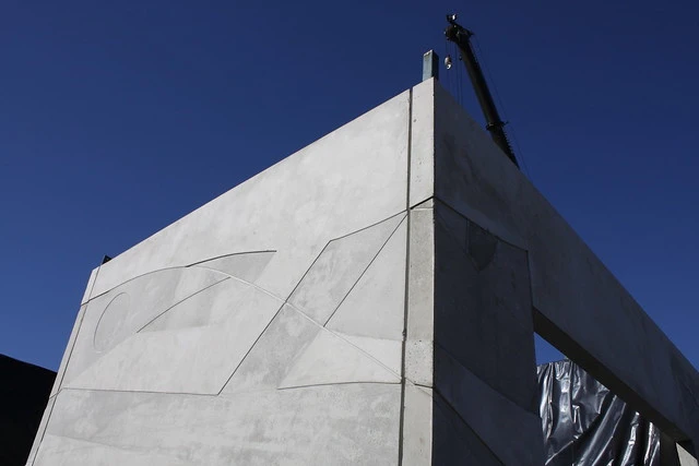 Wall panels going up | Record | DigitalNZ