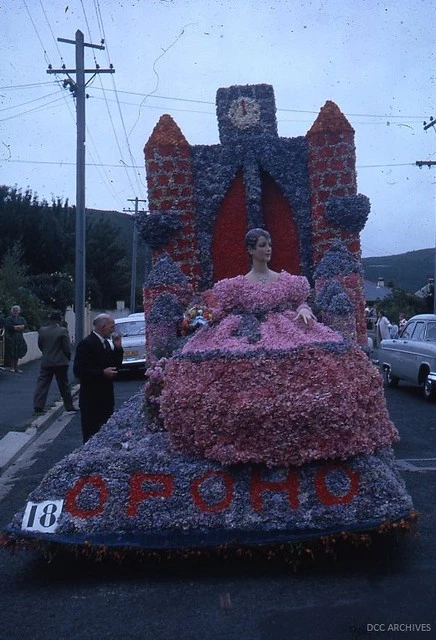 1960 Festival Procession Float representing Opoho | Record | DigitalNZ