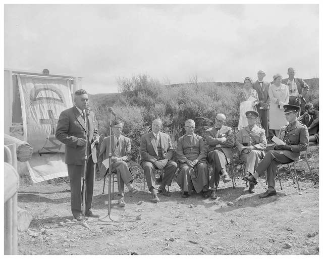 Hepi Te Heu Heu at the unveiling of a commemorative plaque at Te Pōrere ...