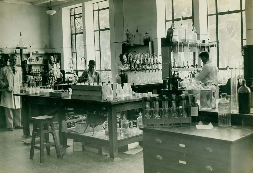 Main Building, laboratory, 1930s | Record | DigitalNZ