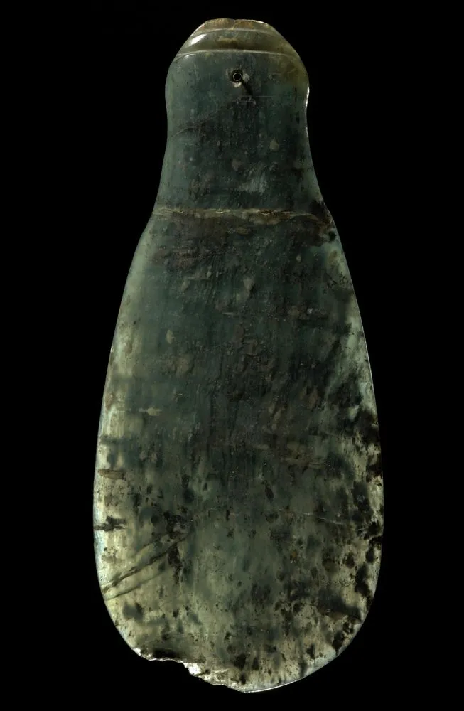 Mere pounamu (greenstone hand club) | Record | DigitalNZ