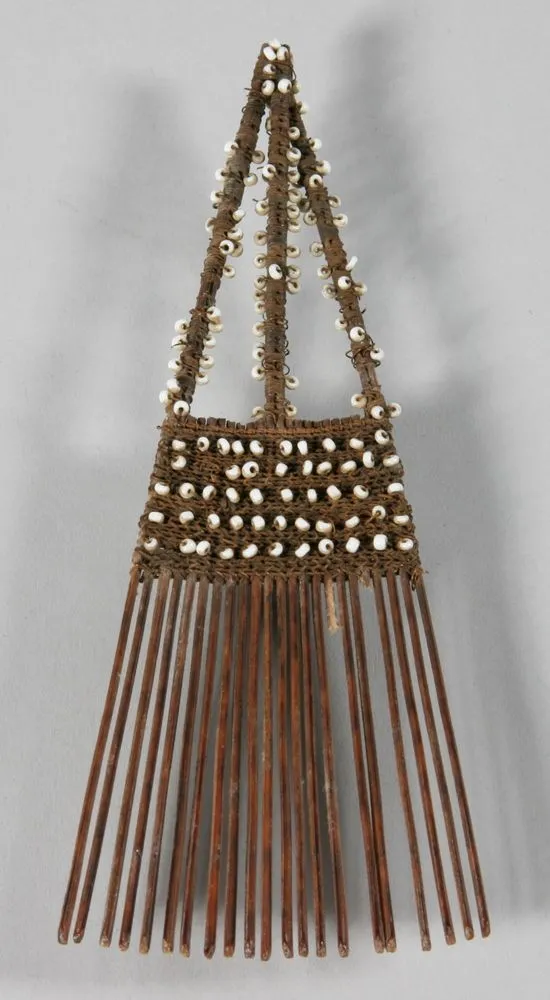Selu tuiga (head comb) | Record | DigitalNZ