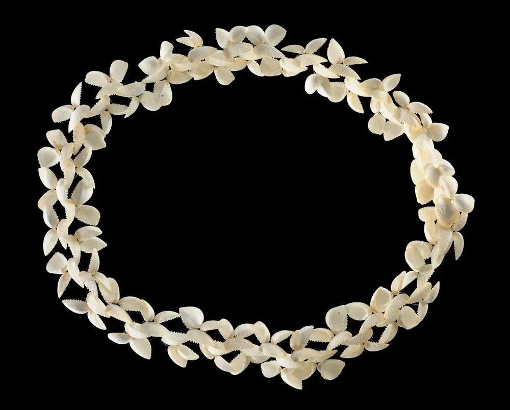 Hei (Shell Necklace) | Record | DigitalNZ