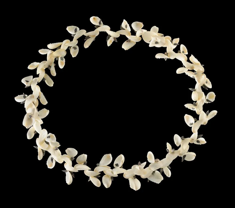 Hei (Shell Necklace) | Record | DigitalNZ