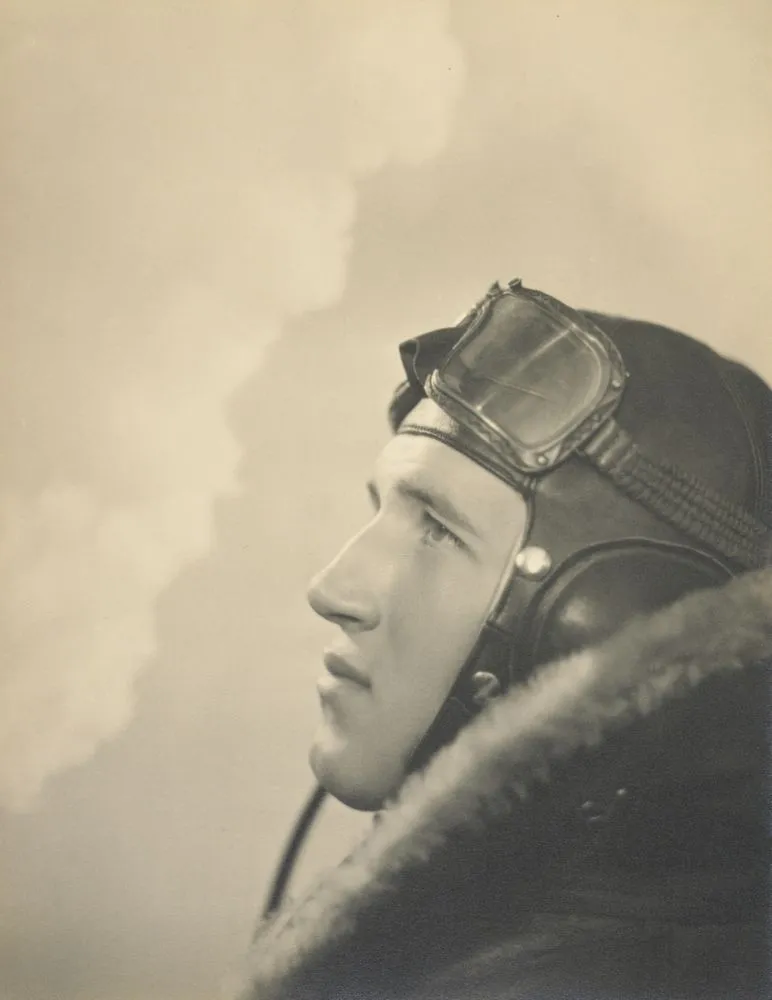 [Man in a flying helmet] | Record | DigitalNZ