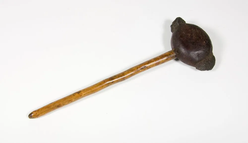 Hafted stone hammer | Record | DigitalNZ