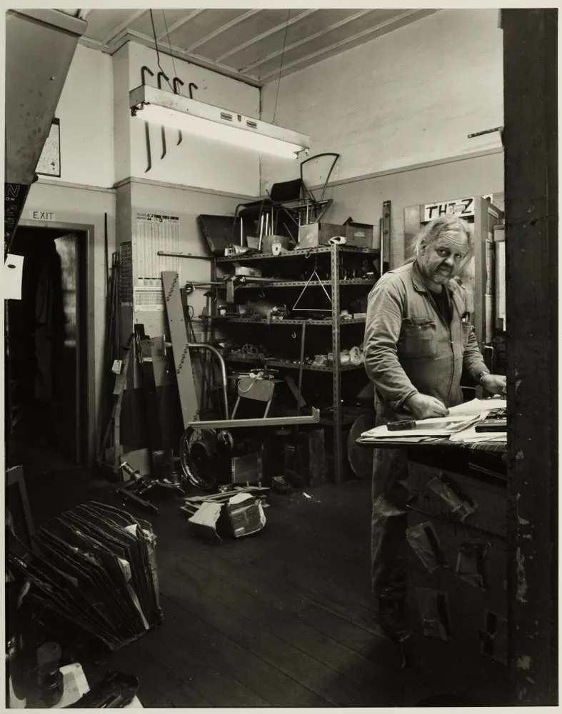 Garry Hancox, Accrescent Engineering, Vivian St., 9/1/2001 | Record ...