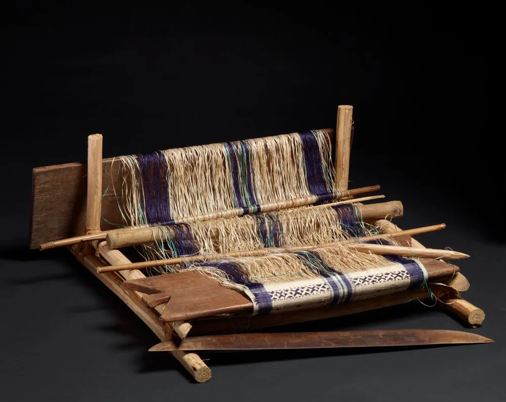 Backstrap Loom with machi | Record | DigitalNZ