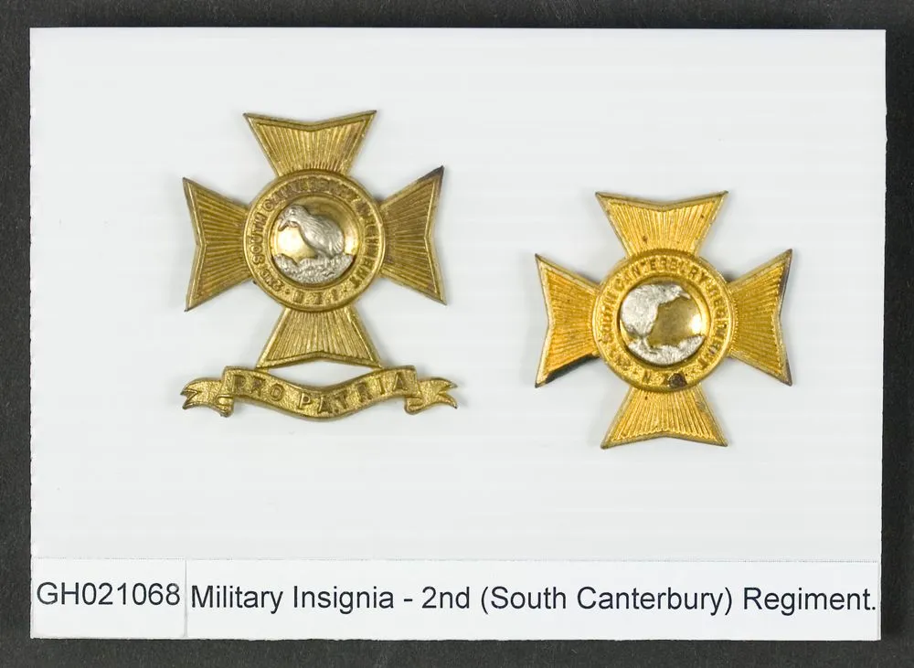 Cap and collar badges, 2nd (South Canterbury) Regiment | Record | DigitalNZ