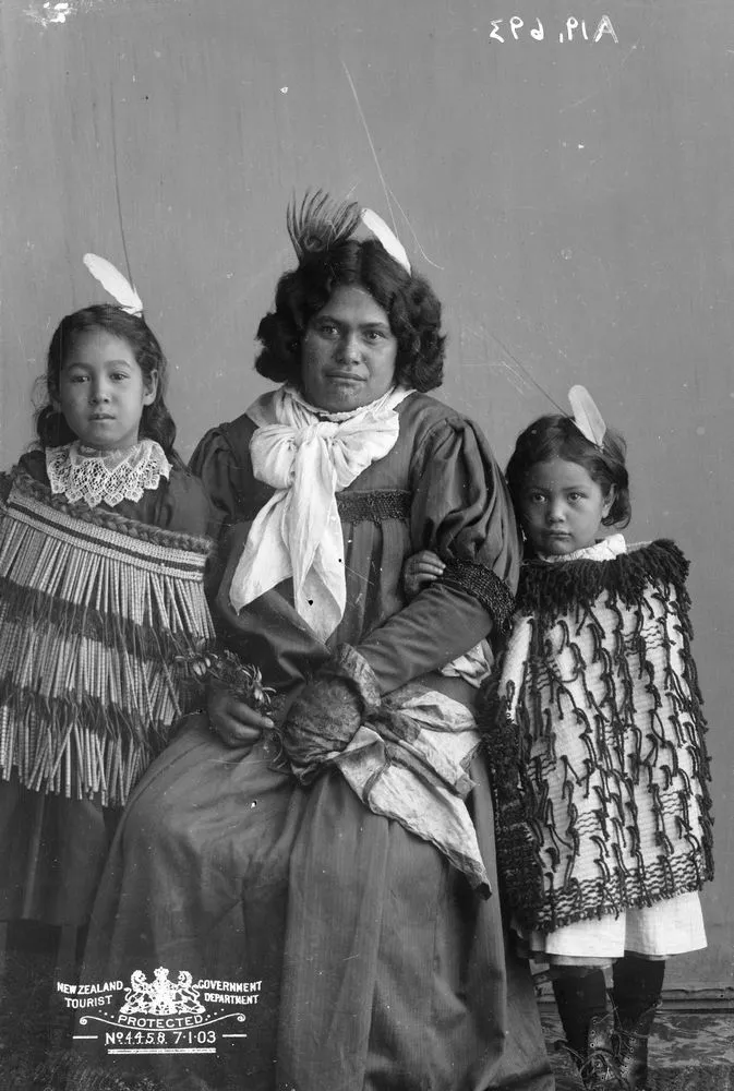 [Maori woman and two children] | Record | DigitalNZ