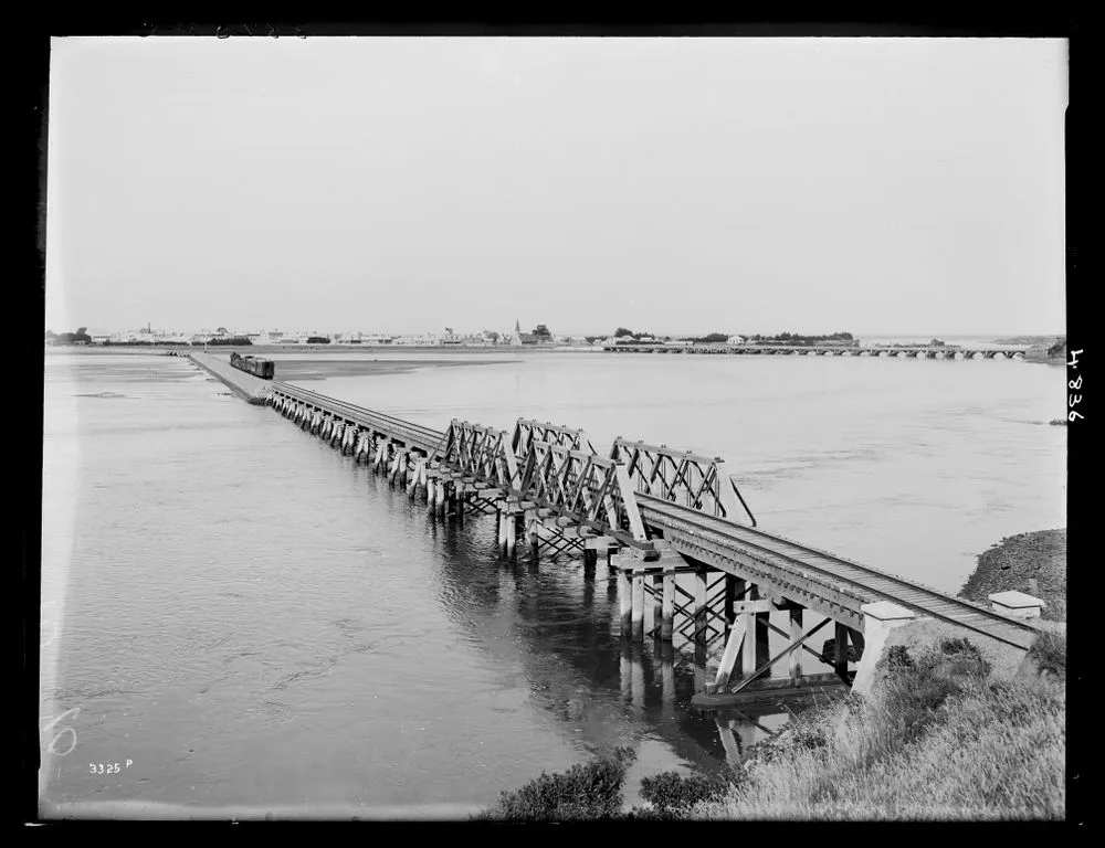 [Railway Bridge, Riverton] | Record | DigitalNZ