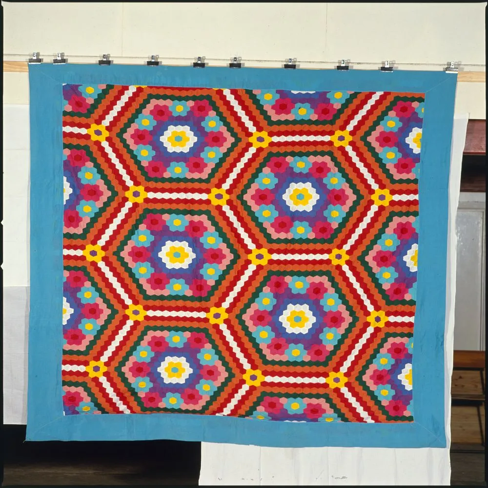 Tivaevae manu, paka onu (turtle back) pattern, by Tepaeru Opo | Record ...