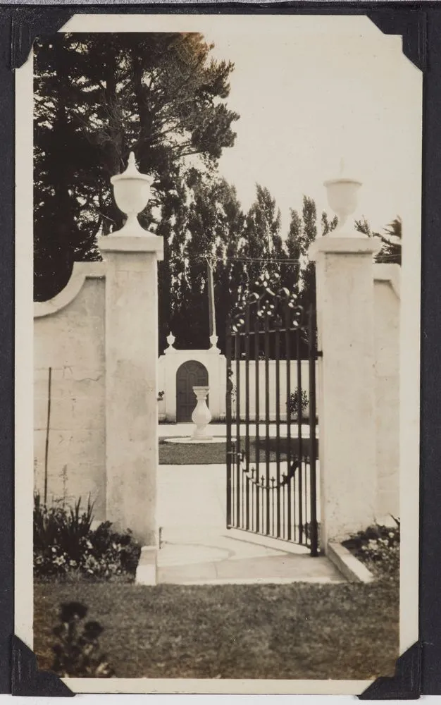 Fernside, gate | Record | DigitalNZ