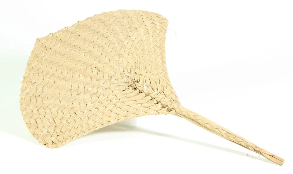 ili aulamalama (brown coconut leaf fan) | Record | DigitalNZ