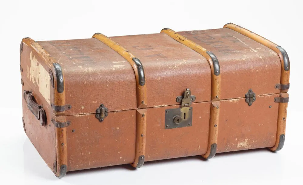 Officer's travelling trunk | Record | DigitalNZ