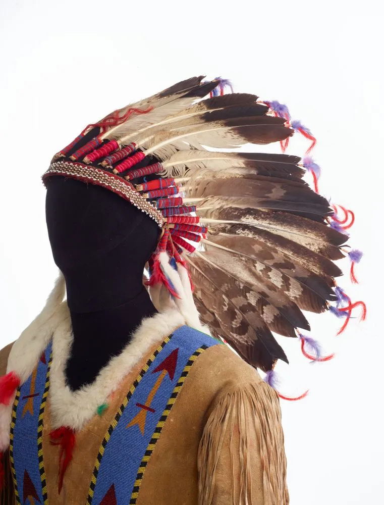 Native American feathered war bonnet | Record | DigitalNZ