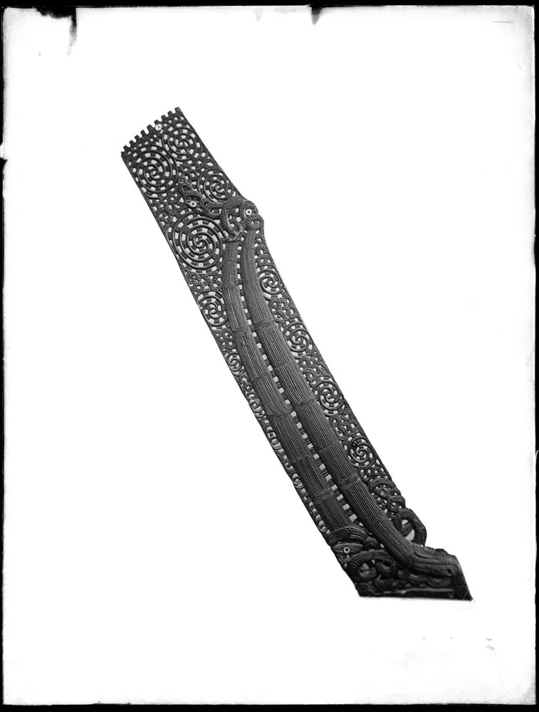 Taurapa (canoe sternpost) - ME014331 | Record | DigitalNZ