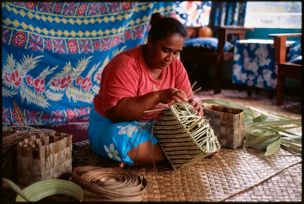 Woman weaving a pandanus basket, Samoa | Record | DigitalNZ