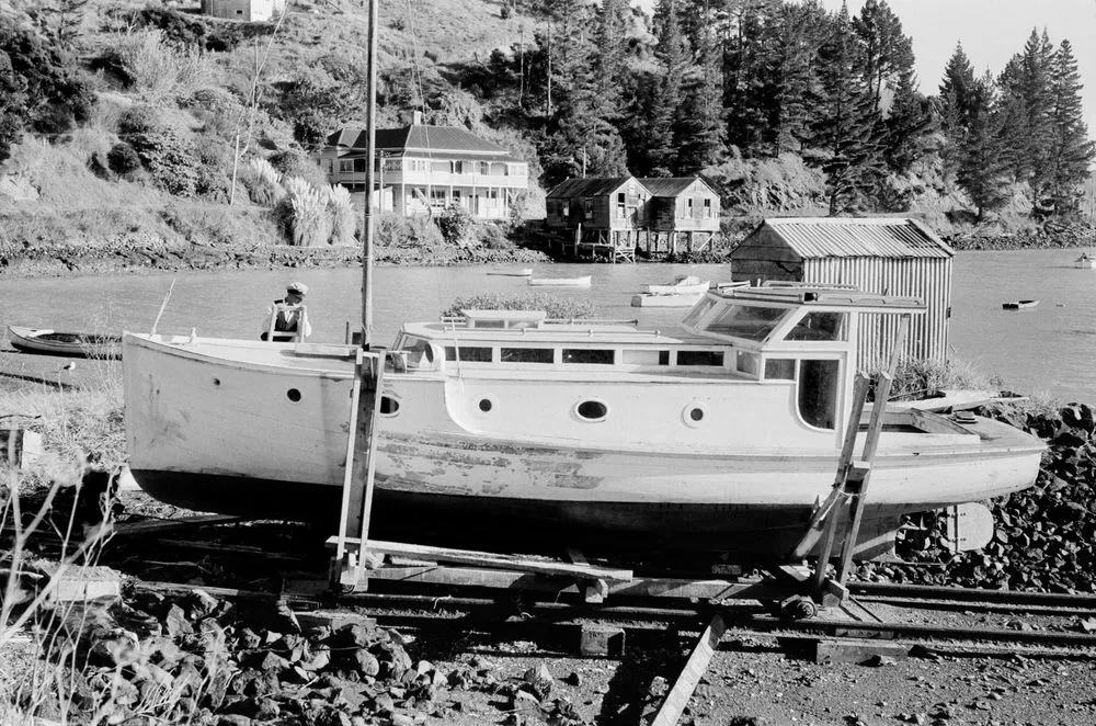 [boat in dry dock] | Record | DigitalNZ