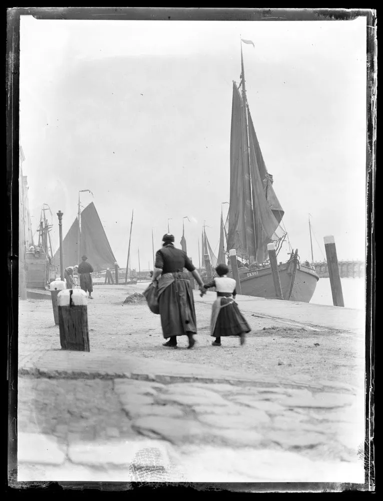 Waterfront scene, the Netherlands | Record | DigitalNZ