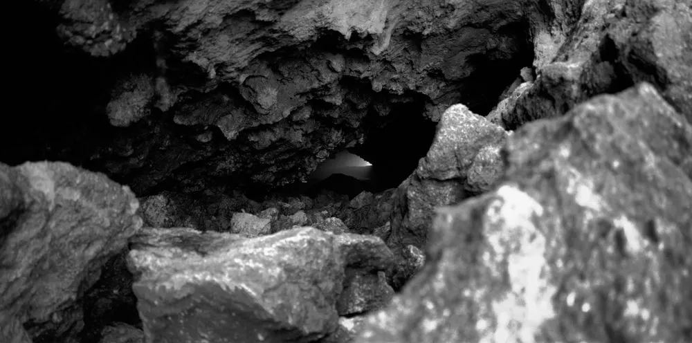 Te Ana-o-te-wheke-a-Muturangi (The cave of Muturangi's octopus) Rangi ...